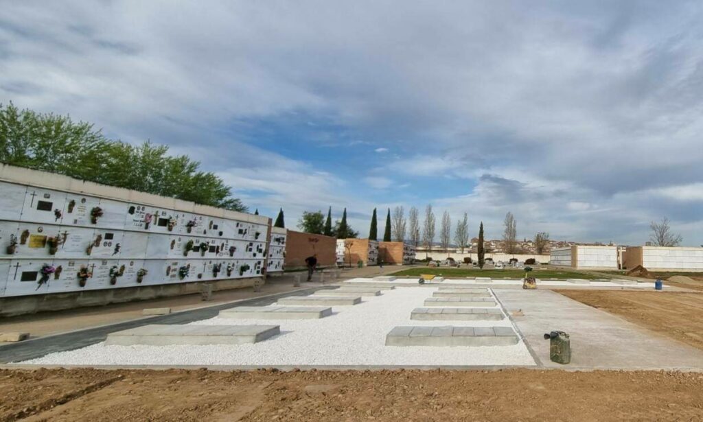 Finalizadas las obras de construcción de 16 panteones en el cementerio ...
